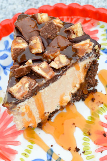 No-Bake Snickers Pie - A rich creamy peanut butter pie with Snickers ...