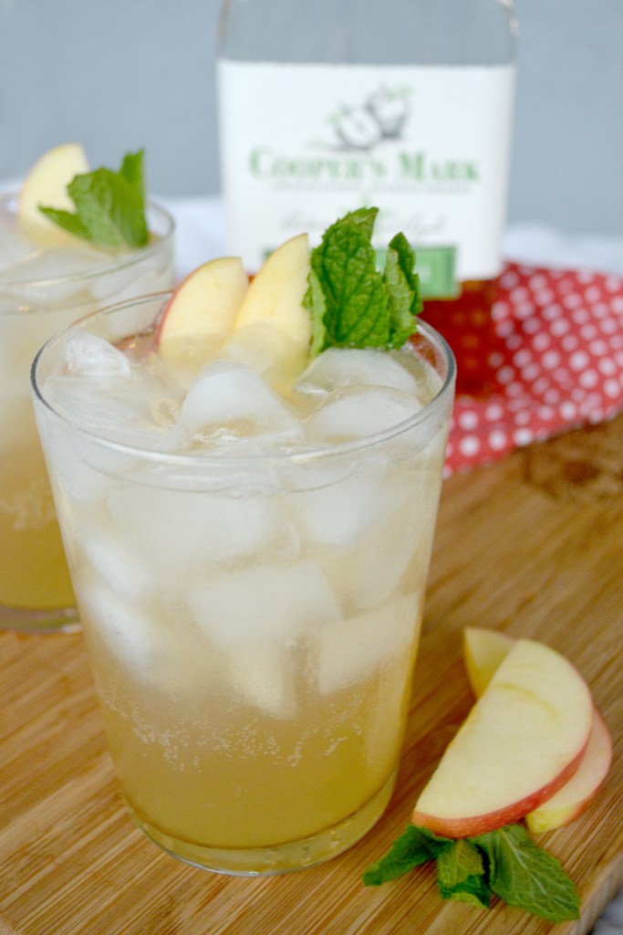 Lemonade Whiskey Spritzer Cocktail - I am a Honey Bee