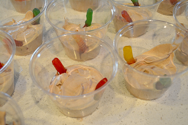 Hocus Pocus Billy's Grave Pudding Cups - #HalloweenTreatsWeek